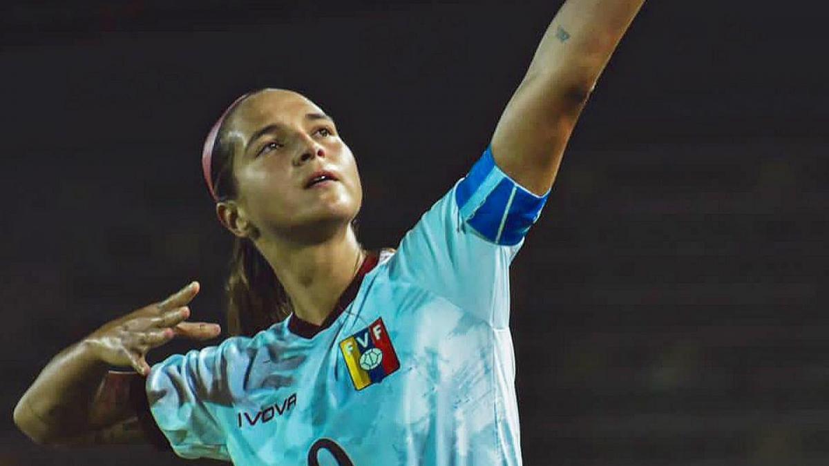 (VENEZUELA) DEYNA CASTELLANOS SE LUCIÓ EN SU DEBUT CON EL MANCHESTER ...