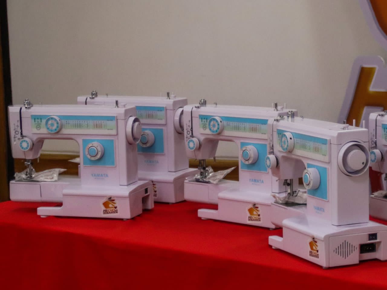 (VENEZUELA) 30 EMPRENDEDORES FUERON APOYADOS CON MÁQUINAS DE COSER A ...