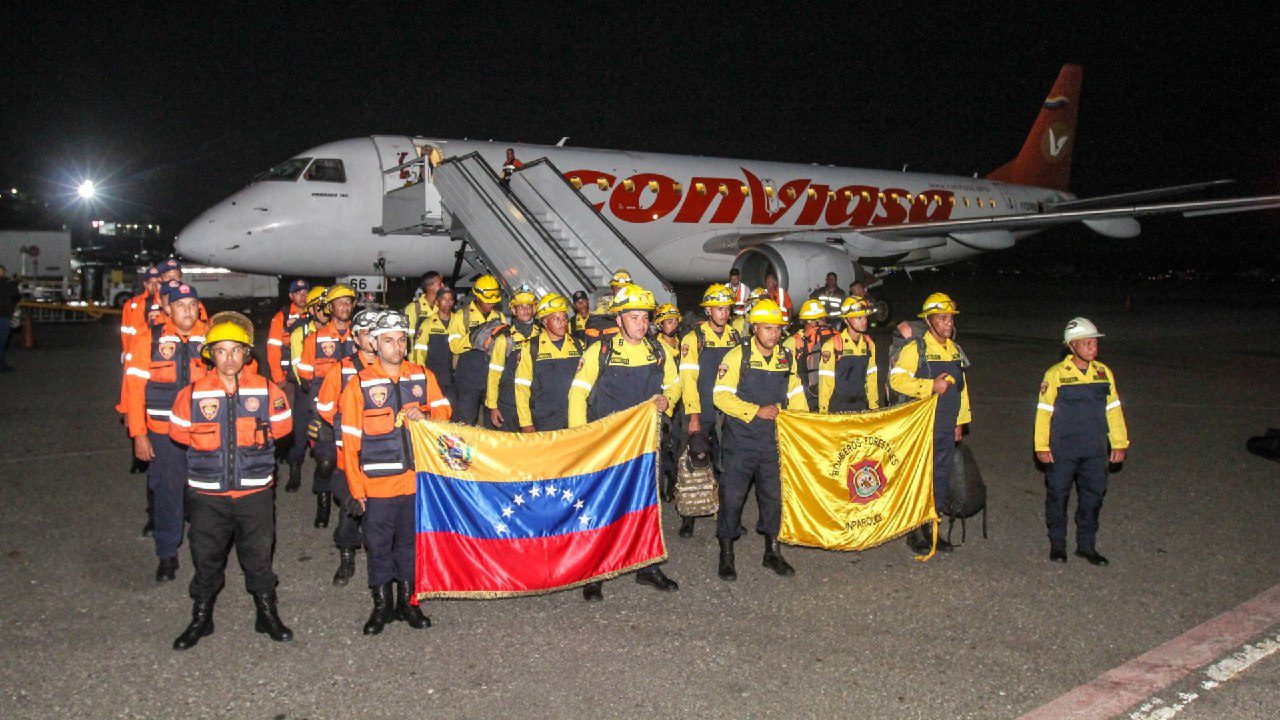 (BOLIVIA) BOMBEROS DE VENEZUELA LLEGAN A TERRITORIO BOLIVIANO PARA ...