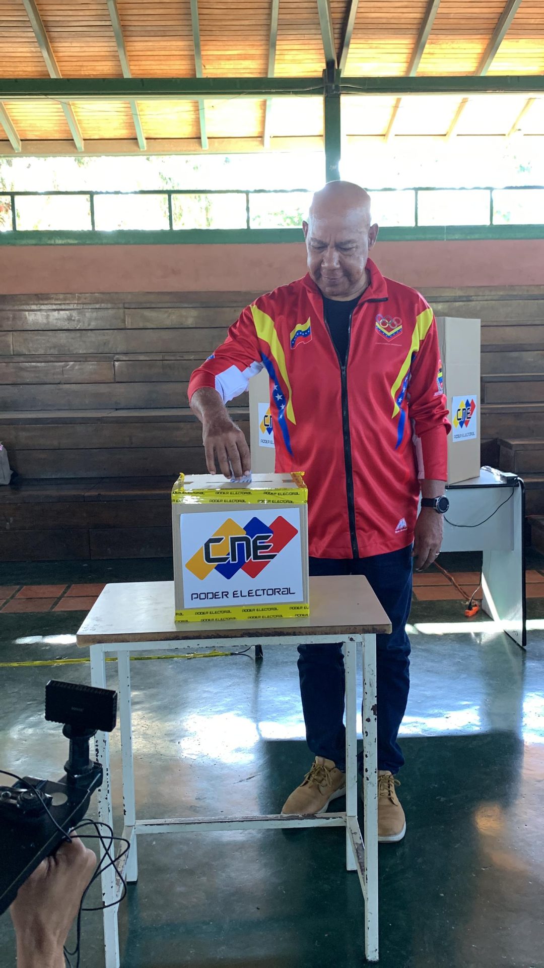 (VENEZUELA) COMANDANTE LUIS REYES REYES EJERCIÓ SU VOTO EN DEFENSA A LA ...