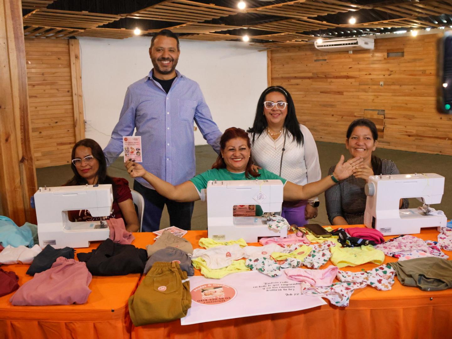(VENEZUELA) ENTREGADAS 40 MÁQUINAS DE COSER MÁS A TRAVÉS DEL PLAN EVA ...