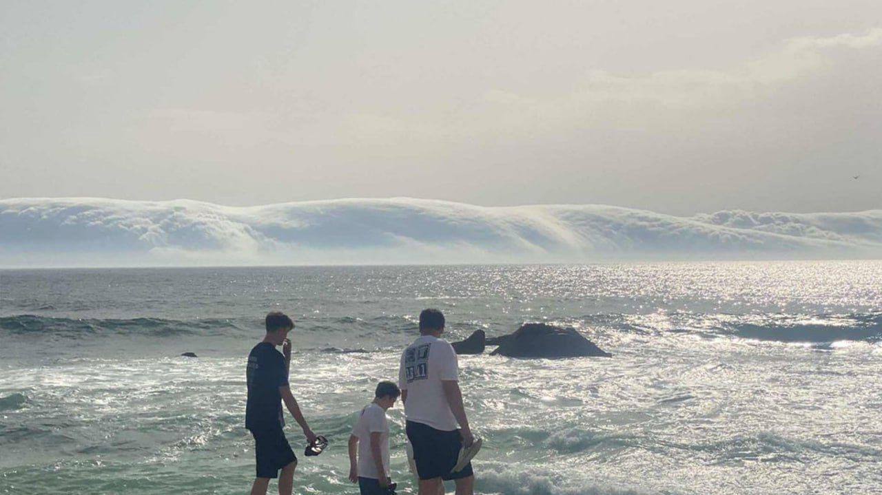 (PORTUGAL) TSUNAMI DE NUBES SORPRENDIÓ A BAÑISTAS EN UNA PLAYA (+VIDOS ...