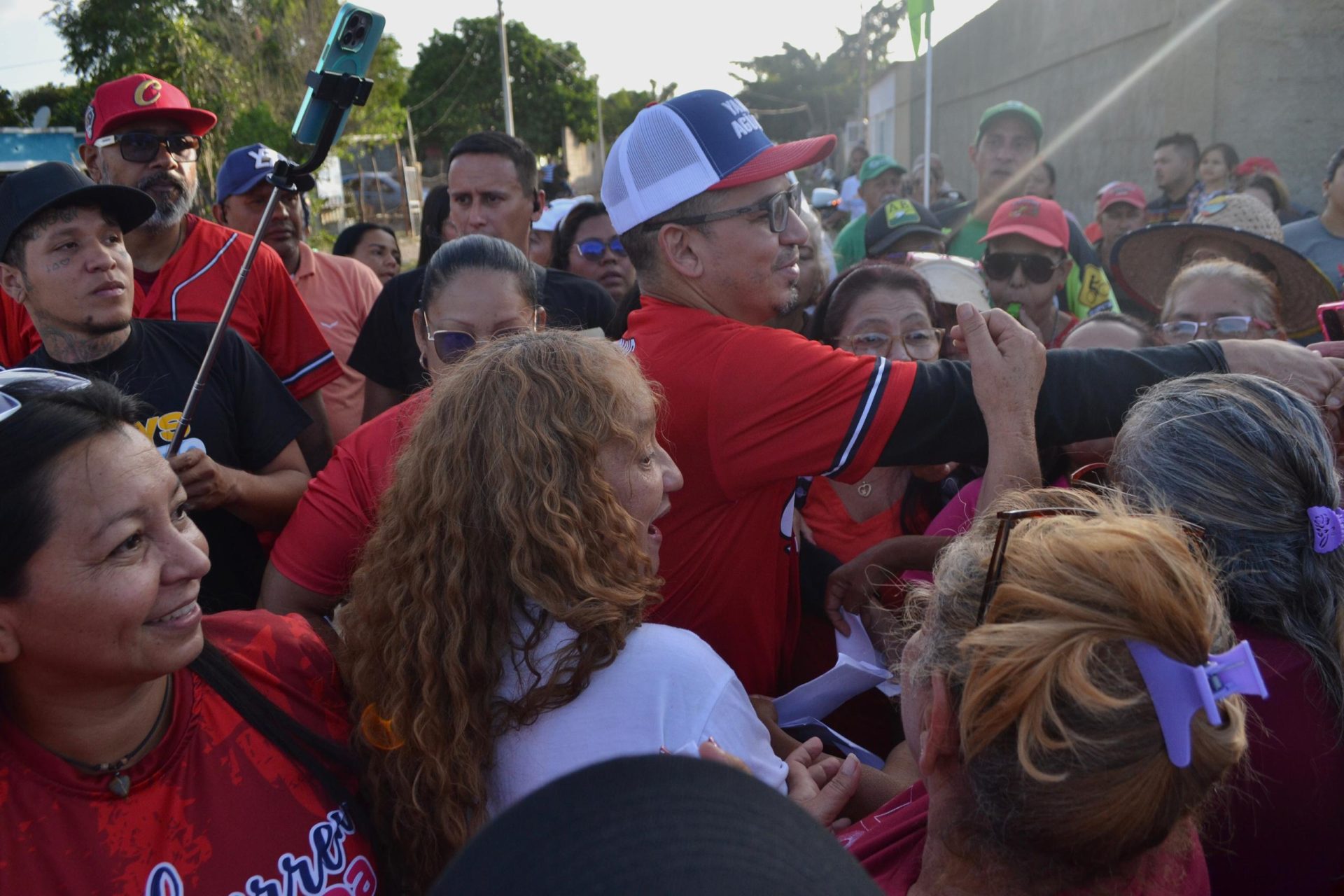 (VENEZUELA) SECTOR JUAN MOGOLLÓN DE PAVIA SE VISTIÓ DE ROJO ROJITO PARA ...
